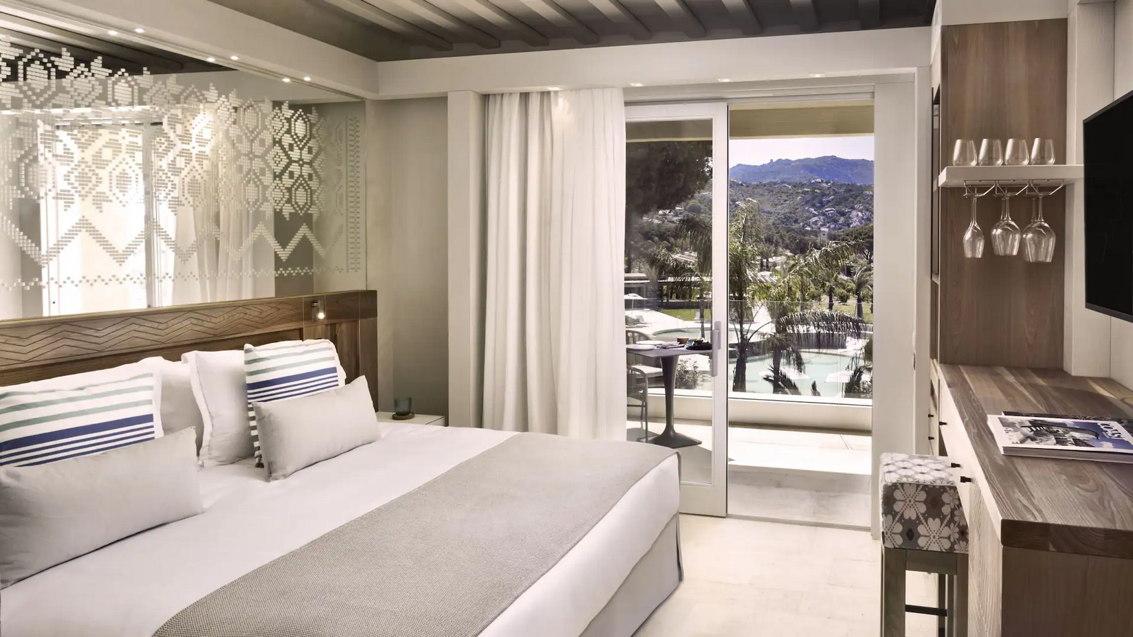 7PINES RESORT - Travel Boutique