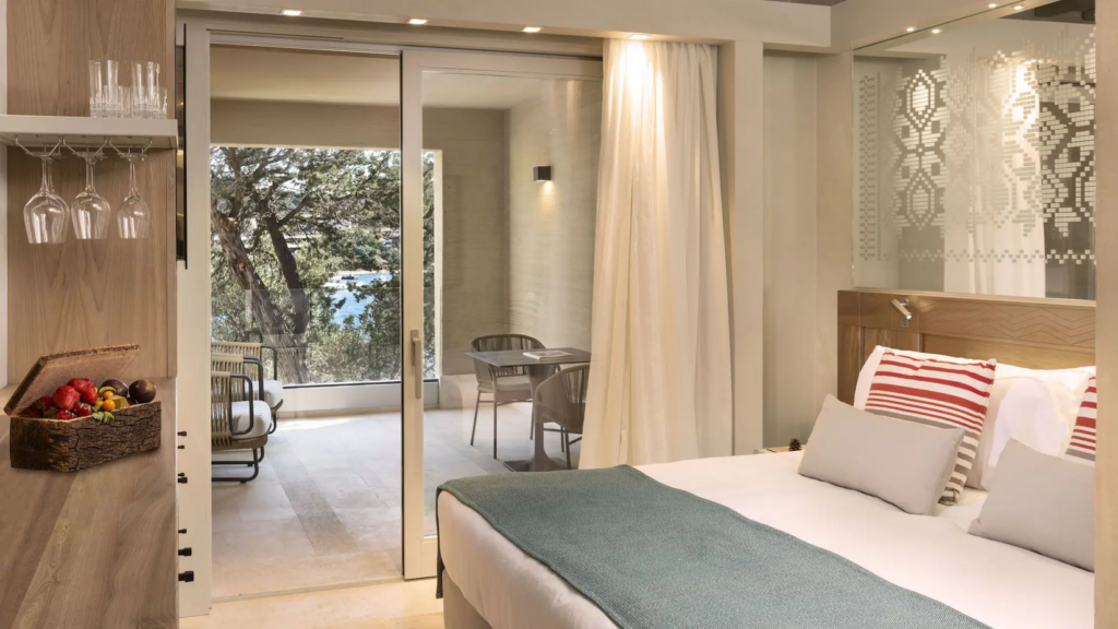 7PINES RESORT - Travel Boutique